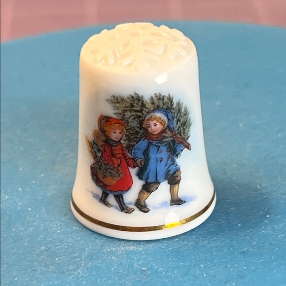 Avon | Accents | Vintage Winter Scene Thimble | Poshmark